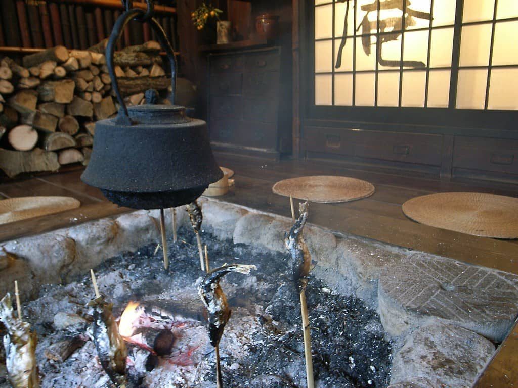 Irori- bếp lò sưởi truyền thống trong ngôi nhà người Nhật - JAPO - Cổng ...